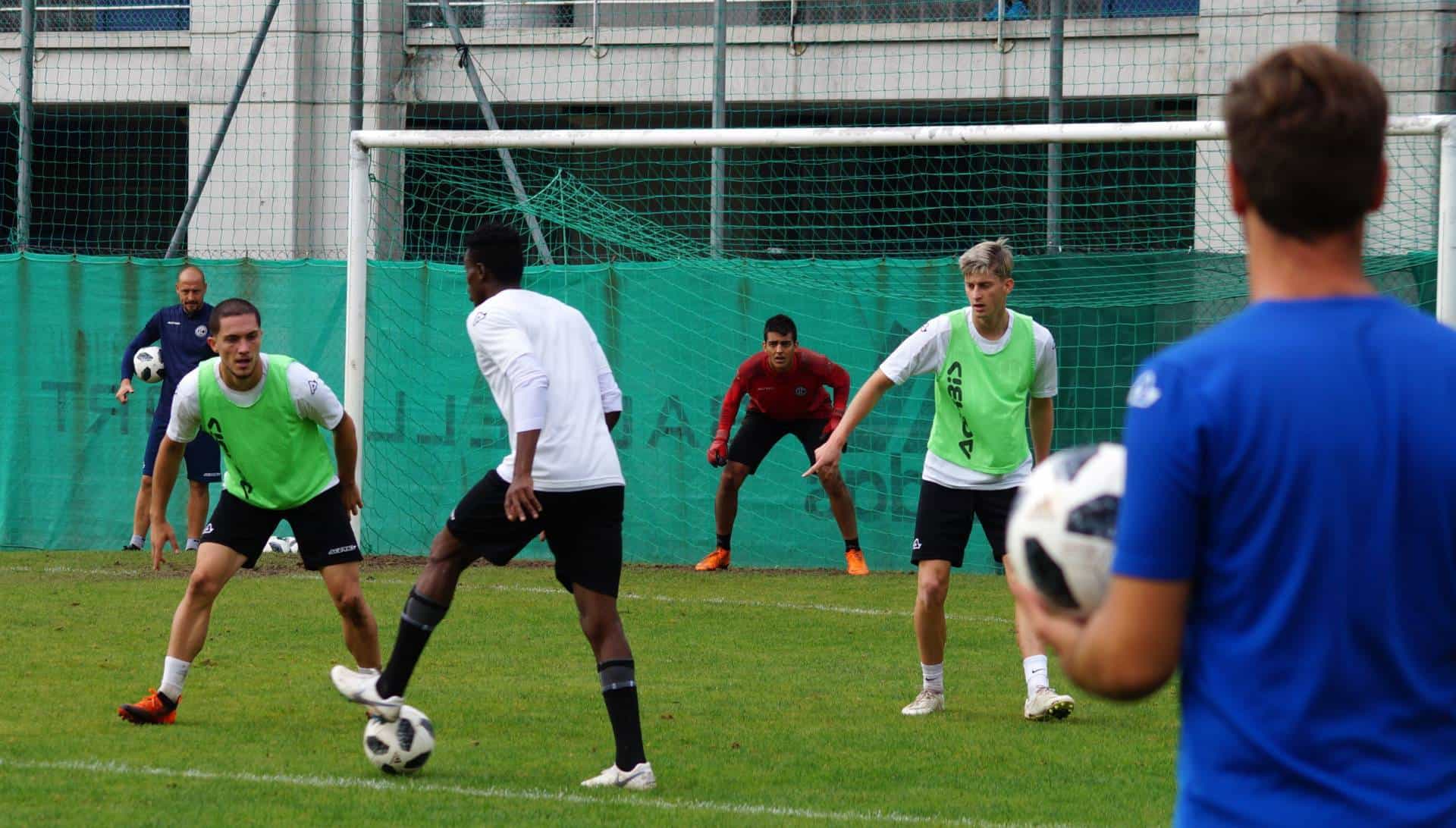 Esercizi offensivi e partitella su campo ridotto - FC Lugano Esercizi offensivi e partitella su campo ridotto - FC Lugano